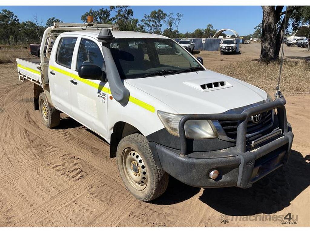 Buy Used 2014 Toyota 2014 TOYOTA HILUX SR150 DUAL CAB UTILITY SUV in ...