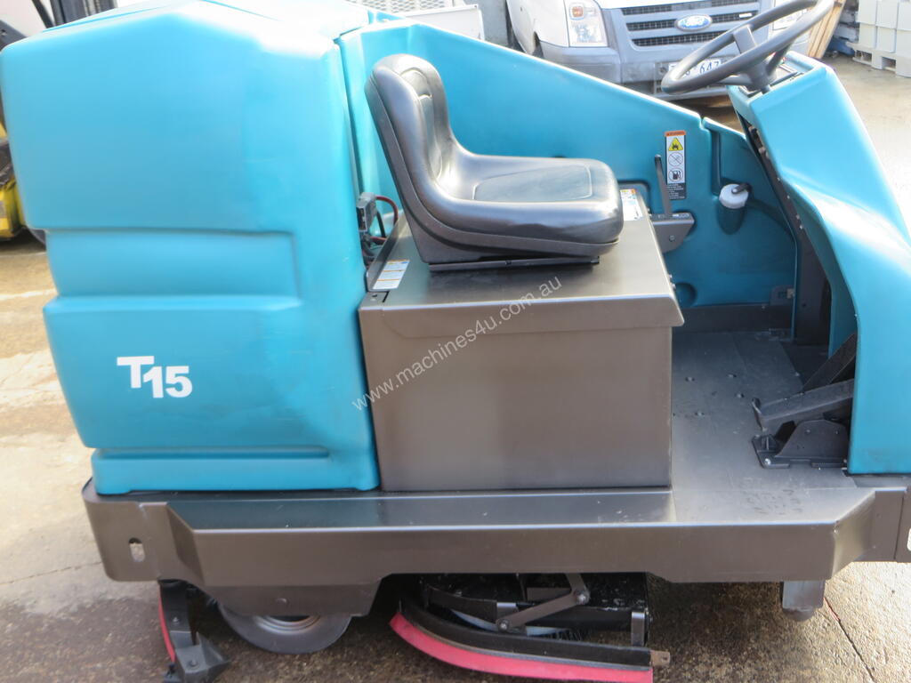 Used 2013 tennant T15 Ride On Floor Scrubber in Glenroy, VIC
