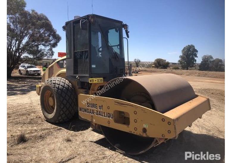 Used Caterpillar CS56 Roller Vibrating in , - Listed on Machines4u