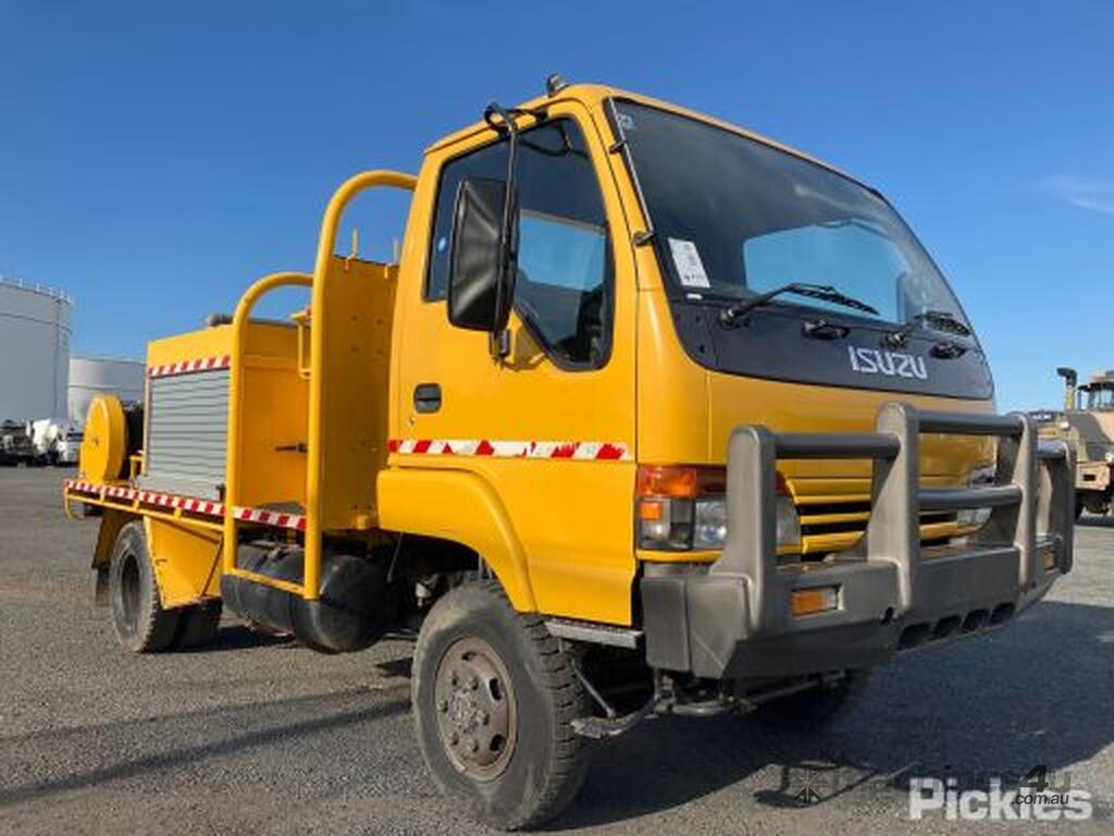 Buy Used Isuzu NPS300 Service Trucks in , - Listed on Machines4u