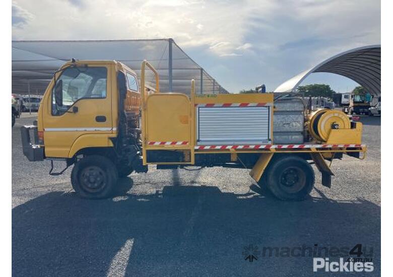 Buy Used Isuzu NPS300 Service Trucks in , - Listed on Machines4u