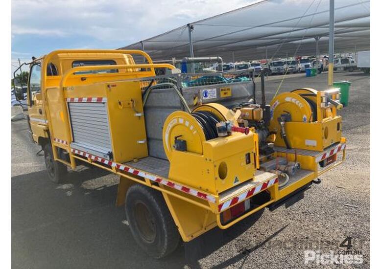 Buy Used Isuzu NPS300 Service Trucks in , - Listed on Machines4u