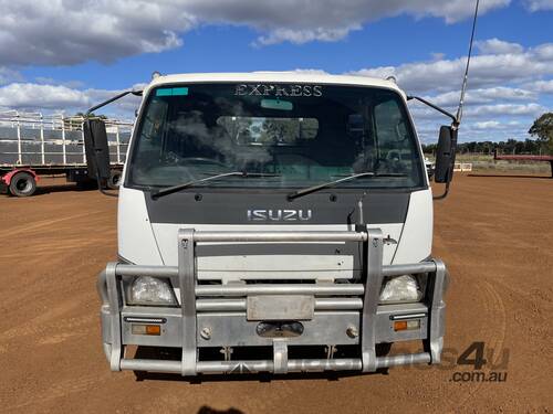 Buy Used 2006 Isuzu 2006 Isuzu NPR 4x2 Tray Truck Trucks in , - Listed on Machines4u