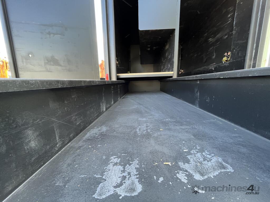 Buy Used 2022 UNIQUE CUSTOM TRAILERS 2022 Unique Custom Trailers ...