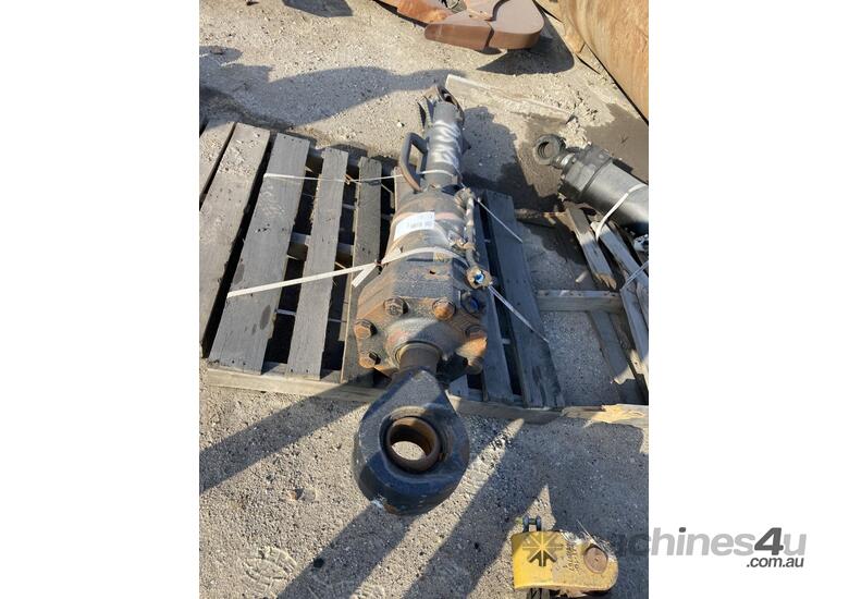 Used 1x Blade Tilt Cylinder to suit D11 Dozer 526 Dozer Blade in ...