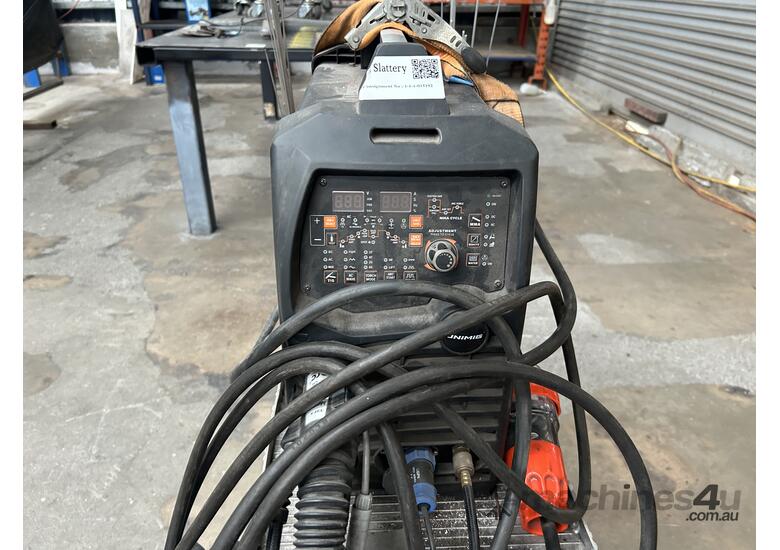 Used unimig Unimig Razor 320 Welder (1073045) - Listed on Machines4u
