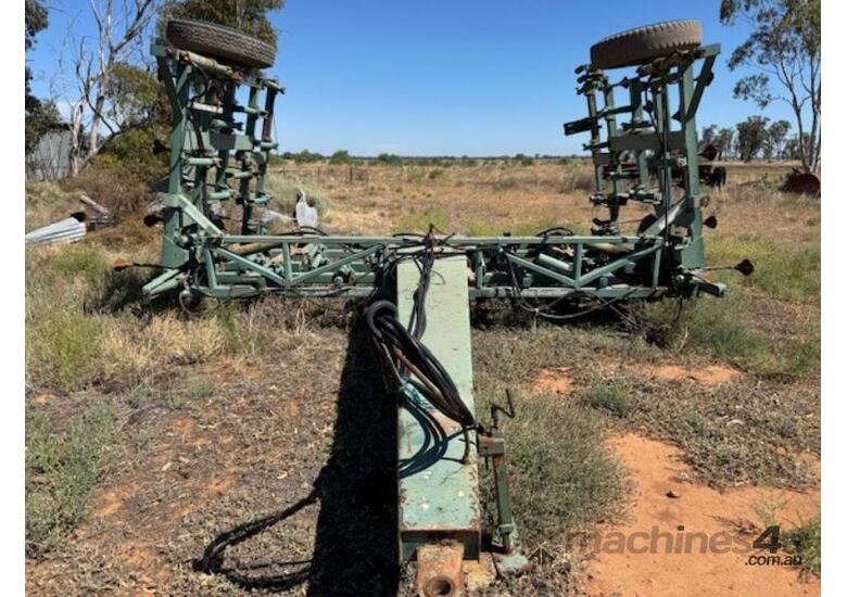 Used john shearer Folding Wing Scarifier Tillage Equipment (1073145 ...