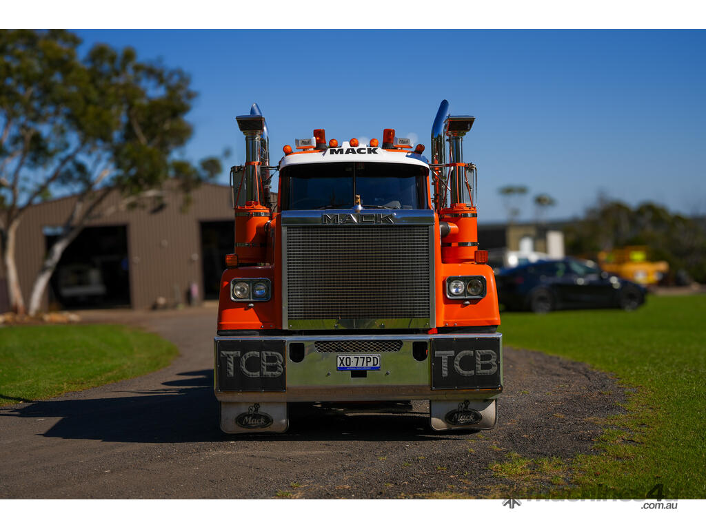 Buy Used 1981 Mack SUPERLINER Prime Mover Trucks (1099345)