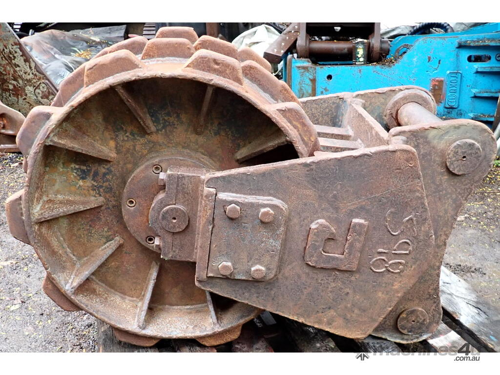 Used 16-32 ton 80mm pin 450mm Excavator Compaction Wheel Excavator ...