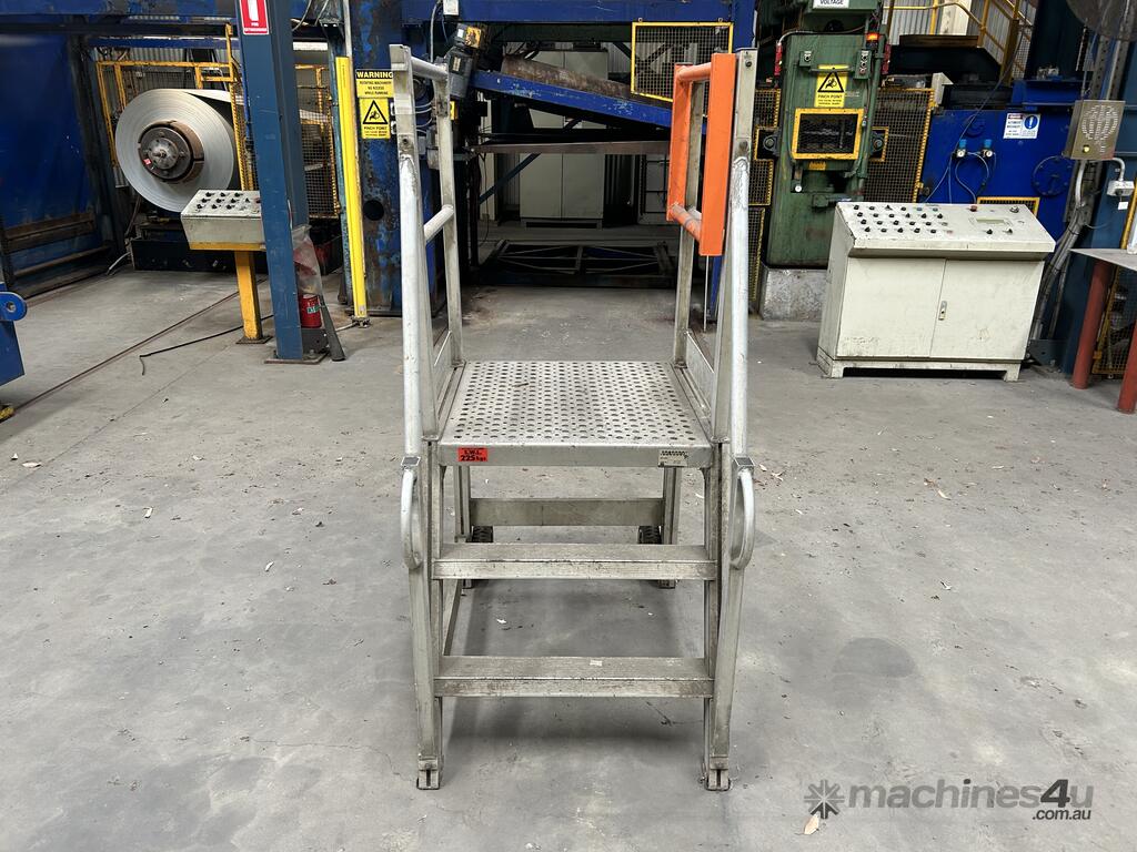 Used Safesmart Access Ladder Ladders (1056647) - Listed on Machines4u