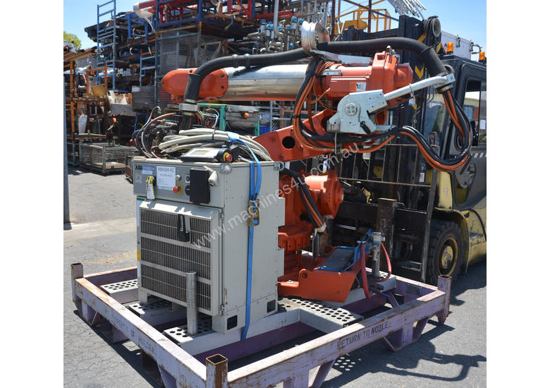 Used abb ABB IRB6600-175 2 8 M2000 175kg 2 8m Robot with spot welder ...