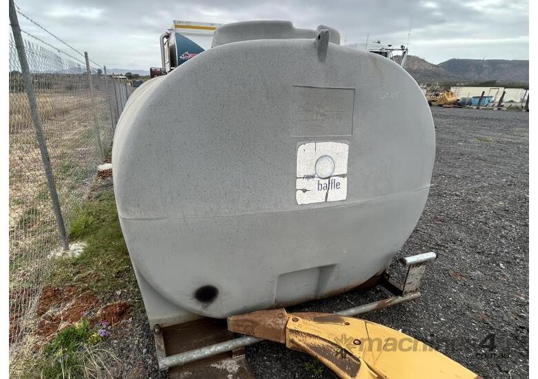 Used RAPID SPRAY 7 000L FREE STANDING DIESEL TANK Diesel Tanks in ...