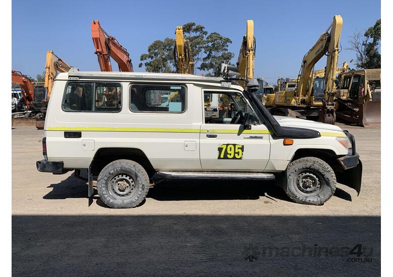 Buy New 2017 Toyota 2017 Toyota Landcruiser Workmate 4x4 Wagon SUV in ...