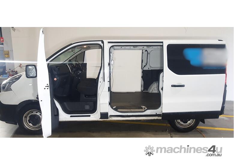 Buy Used 2021 renault 2021 Renault Trafic Van - Multiple Door Cruise ...