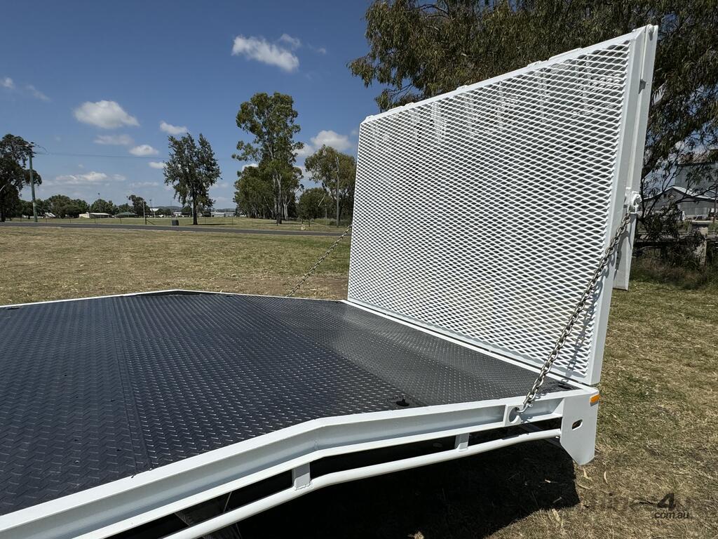 Buy Used 2010 Mitsubishi FIGHTER 6 Beavertail Trucks in INVERELL, NSW ...