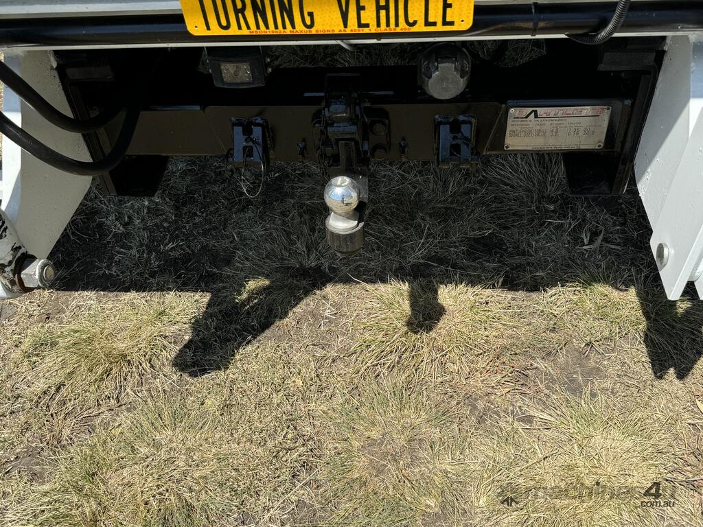 Buy Used 2010 Mitsubishi FIGHTER 6 Beavertail Trucks in INVERELL, NSW ...