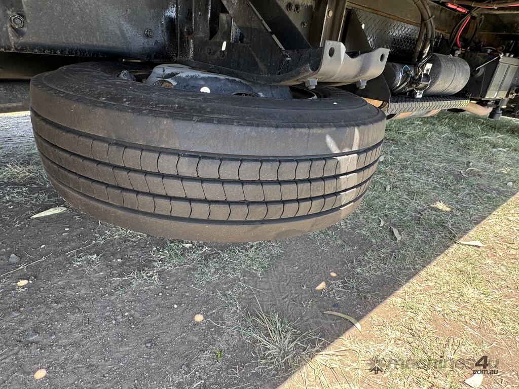 Buy Used 2010 Mitsubishi FIGHTER 6 Beavertail Trucks in INVERELL, NSW ...