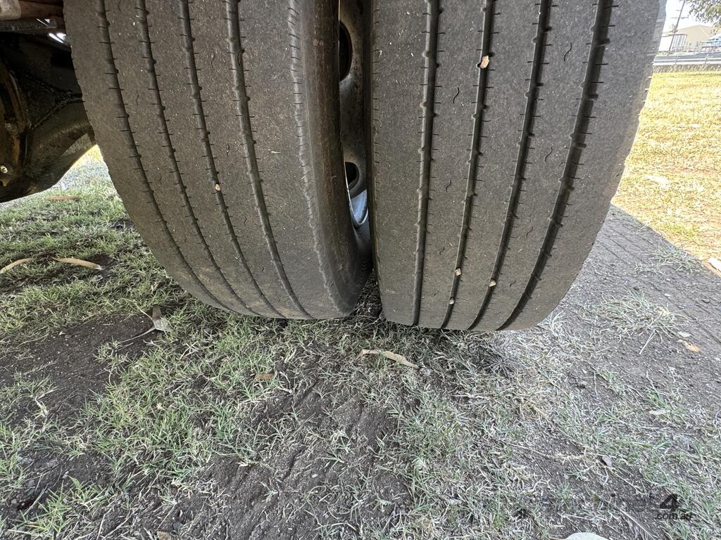 Buy Used 2010 Mitsubishi FIGHTER 6 Beavertail Trucks in INVERELL, NSW ...