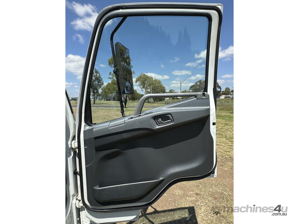 Buy Used 2010 Mitsubishi FIGHTER 6 Beavertail Trucks in INVERELL, NSW ...