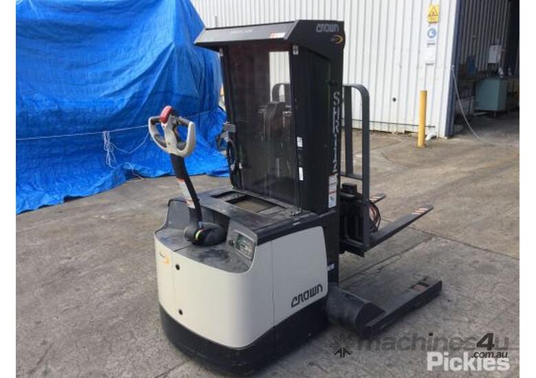 Used Crown 2018 Crown SHR5540 Walkie Stackers in , - Listed on Machines4u
