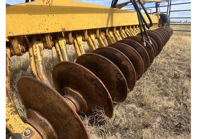 Used chamberlain CHAMBERLAIN Disc Plough 24 Disc TILLAGE SEEDING Plough ...