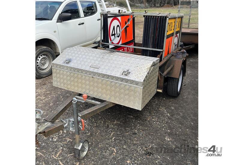 Buy Used 2015 victoria 2015 Victoria Box 6x4 Trailer with Safety Signs ...