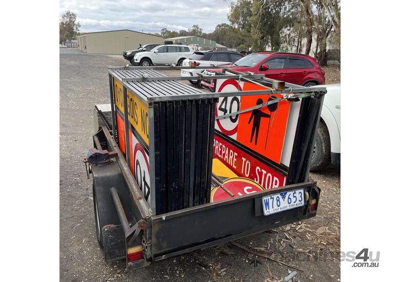Buy Used 2015 victoria 2015 Victoria Box 6x4 Trailer with Safety Signs ...
