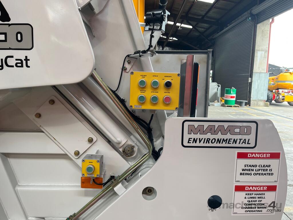 Buy New Manco Alley Cat Garbage Compactor Truck (871452)