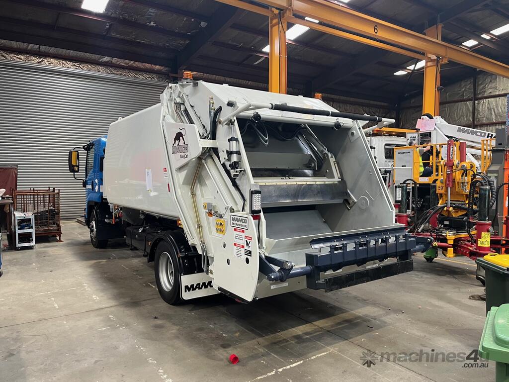 Buy New Manco Alley Cat Garbage Compactor Truck (871452)