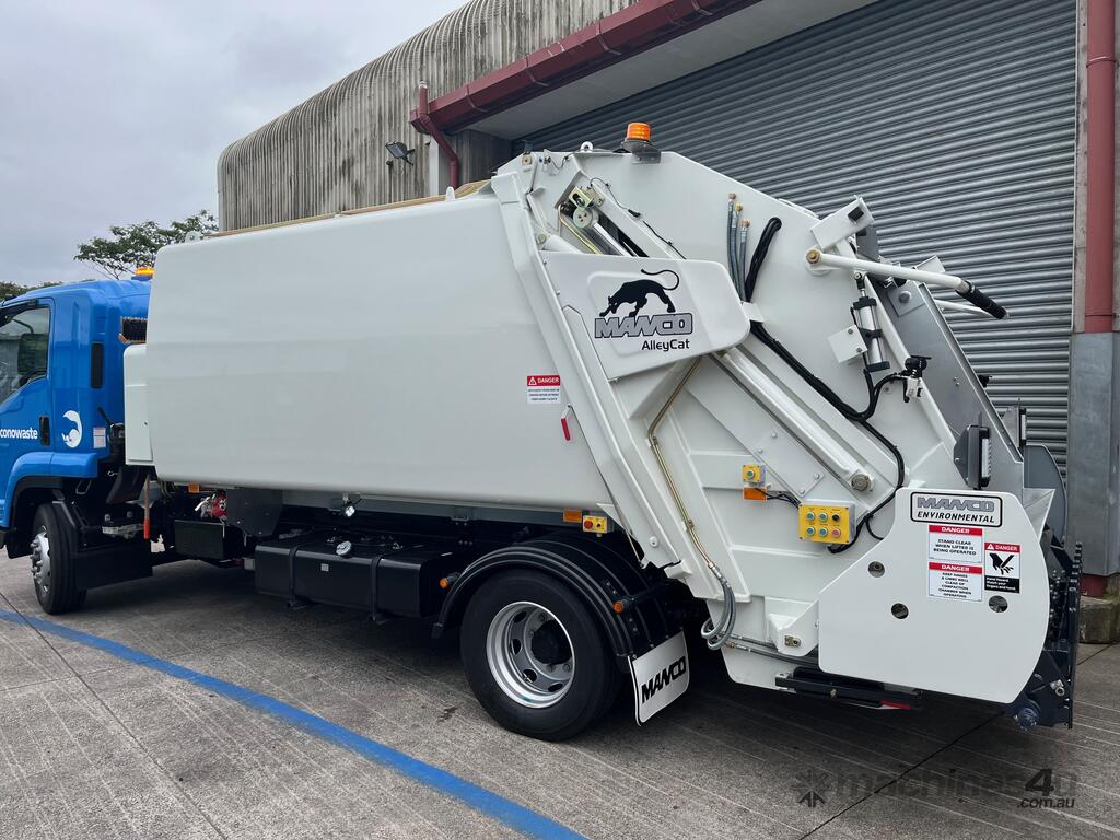 Buy New Manco Alley Cat Garbage Compactor Truck (871452)