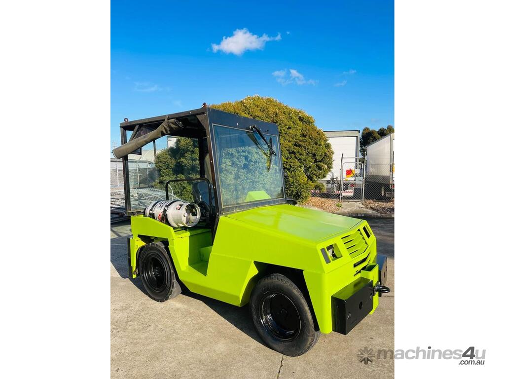 Used clark gt50 Tow Tractors (1005853)