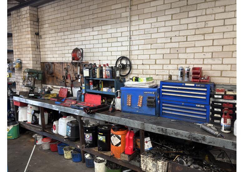 Used Heavy Duty Work bench inc Contents (1083553) - Listed on Machines4u