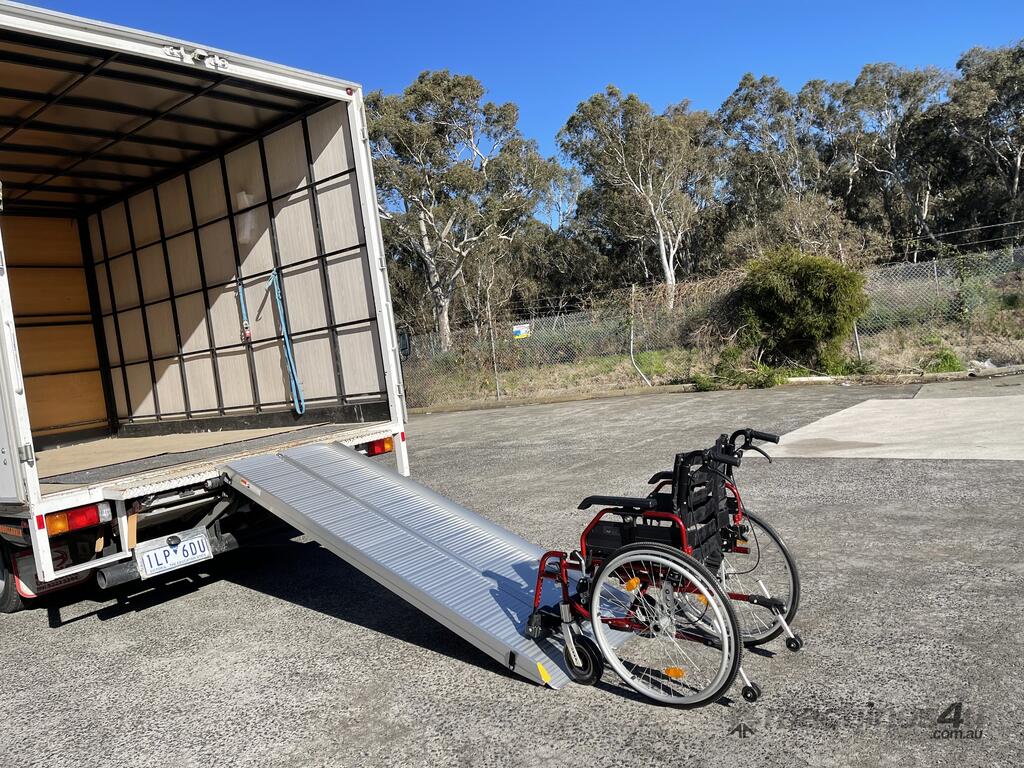 New 2 4M 270kg Bi-fold Deluxe Wheelchair Ramp Mobile Lifters (1175553)