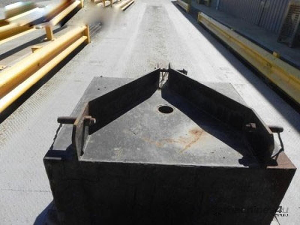 Used custom made Custom Counterweight 3point linkage Custom ...