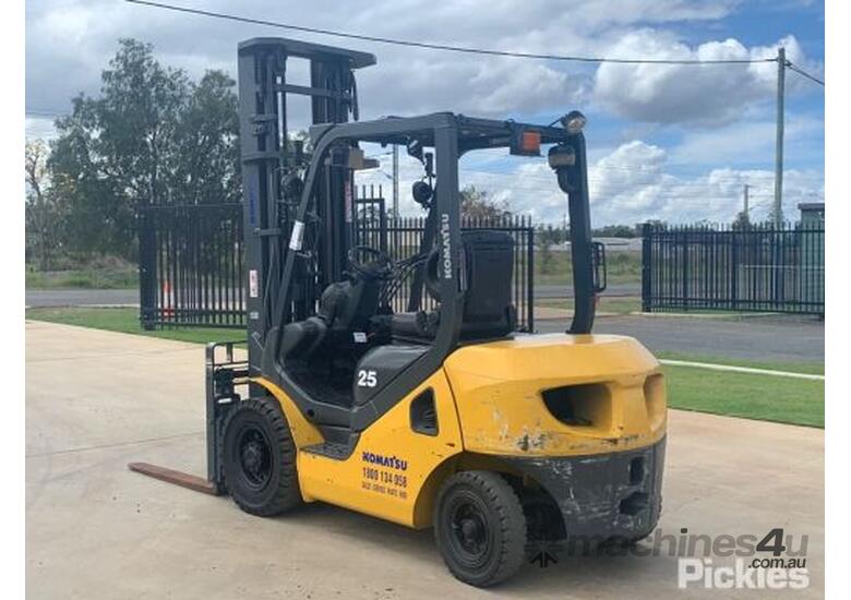 Used komatsu FD25T-17 Counterbalance Forklift in , - Listed on Machines4u