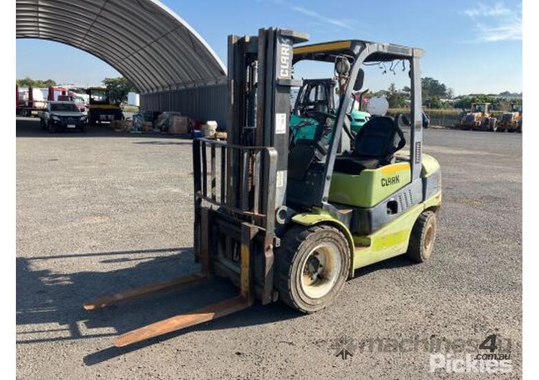 Used 2003 clark C30D Counterbalance Forklift in , - Listed on Machines4u