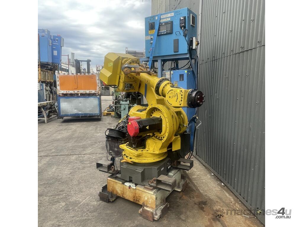 Used fanuc R-J3 S-430i W Robotic Arms (932053)