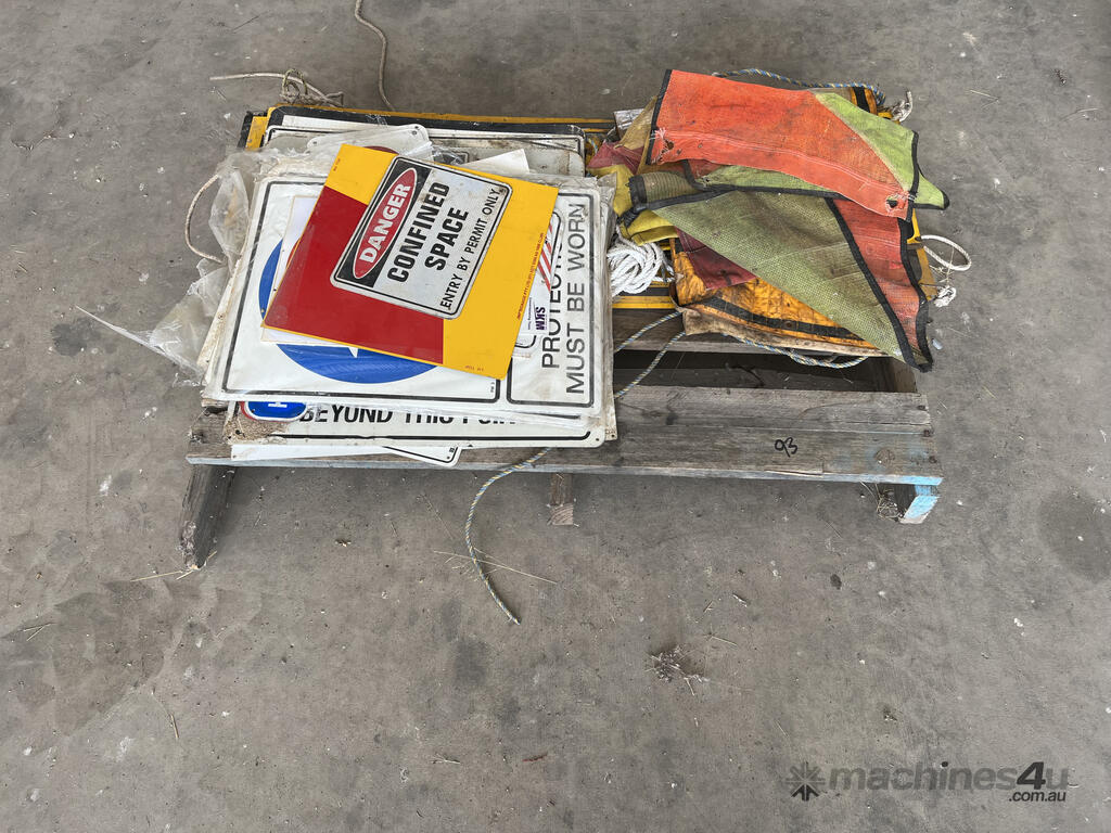 Used Qty of Safety Signs in , - Listed on Machines4u