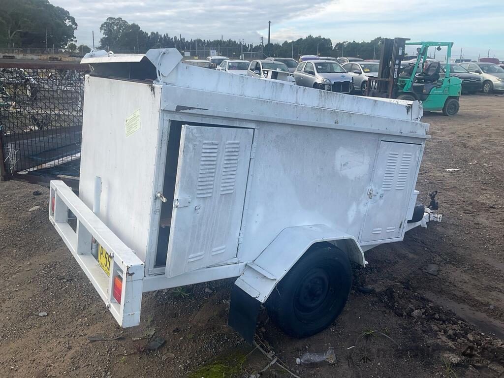 Buy Used unbranded Unbranded Single Axle Enclosed Box Trailer Trailers ...