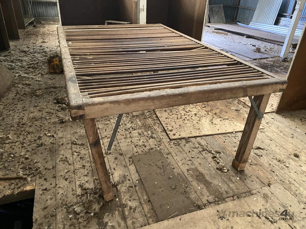 Used Table Unreserved (1197054)