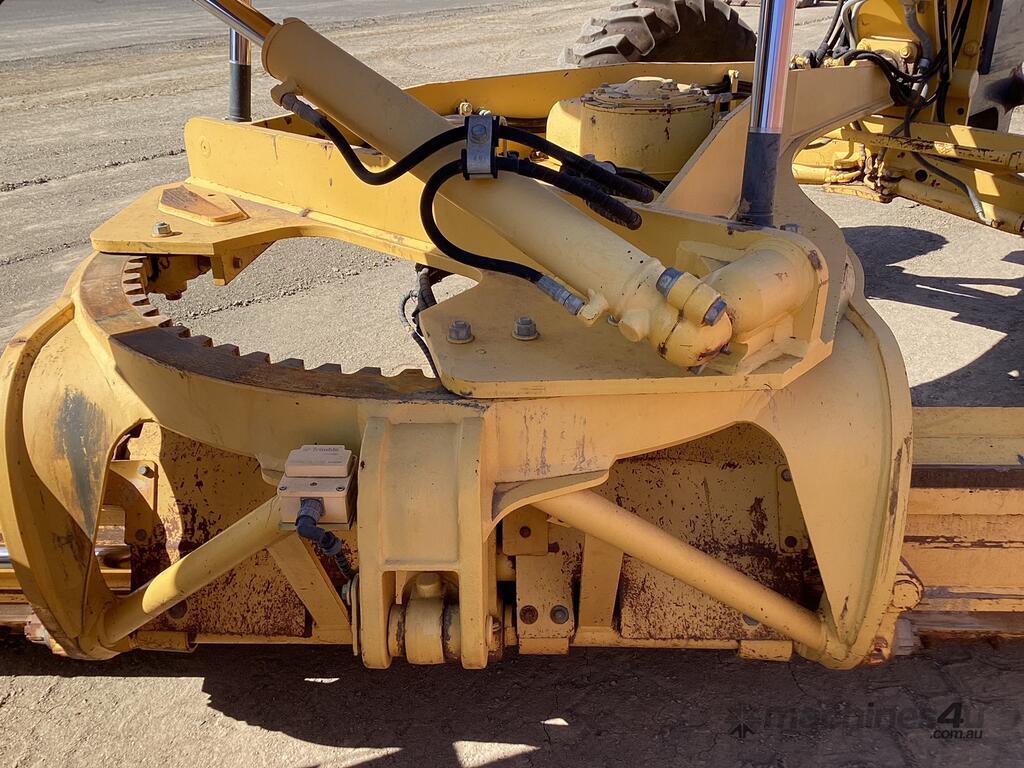 Used 2010 komatsu GD555-5 Grader (1030456)