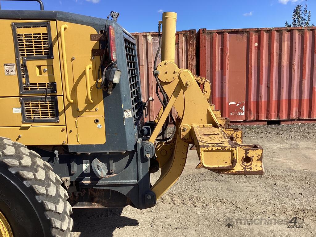 Used 2010 komatsu GD555-5 Grader (1030456)