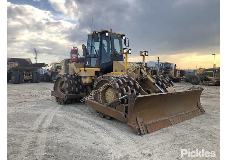 Buy Used Caterpillar 825G Box Trailer in , - Listed on Machines4u