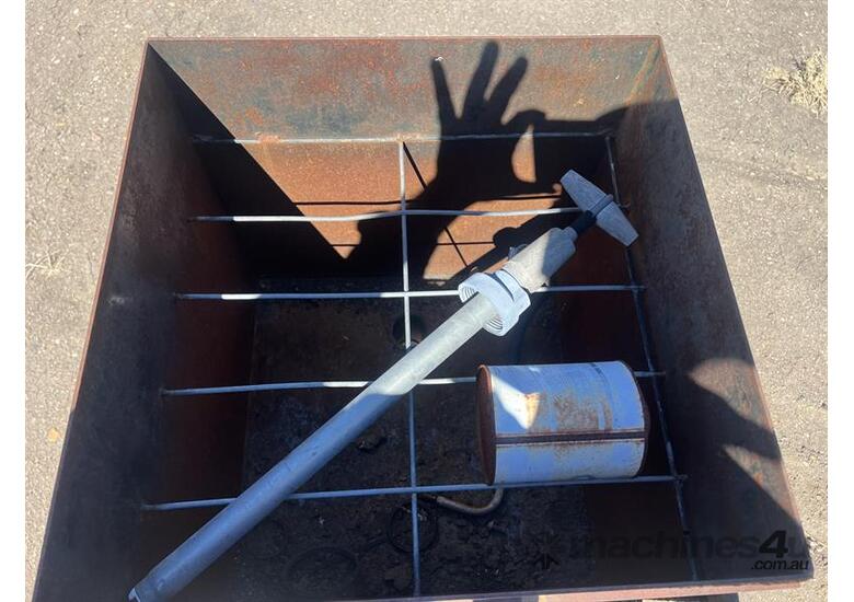 Used oil Oil Collection Vat Workshop Consumables in , - Listed on ...