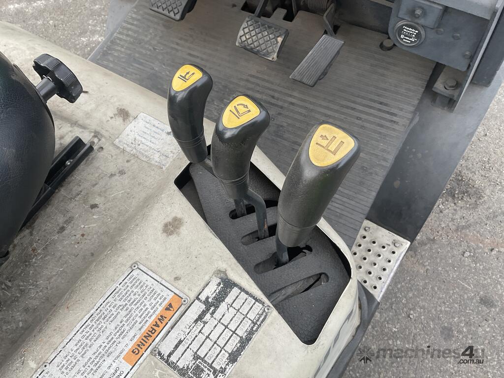 Used Crown Crown CG18S-2 Petrol and Gas Counterbalance Forklifts ...