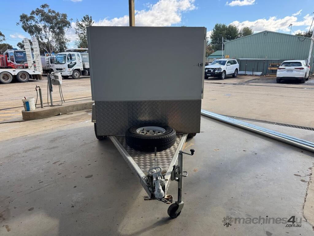 Buy Used 2010 Dean Trailers 2010 Dean Trailers Enclosed Box Trailer ...