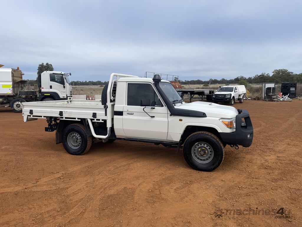 Buy Used Toyota 2019 Toyota Landcruiser Workmate Diesel EX CORPORATE ...