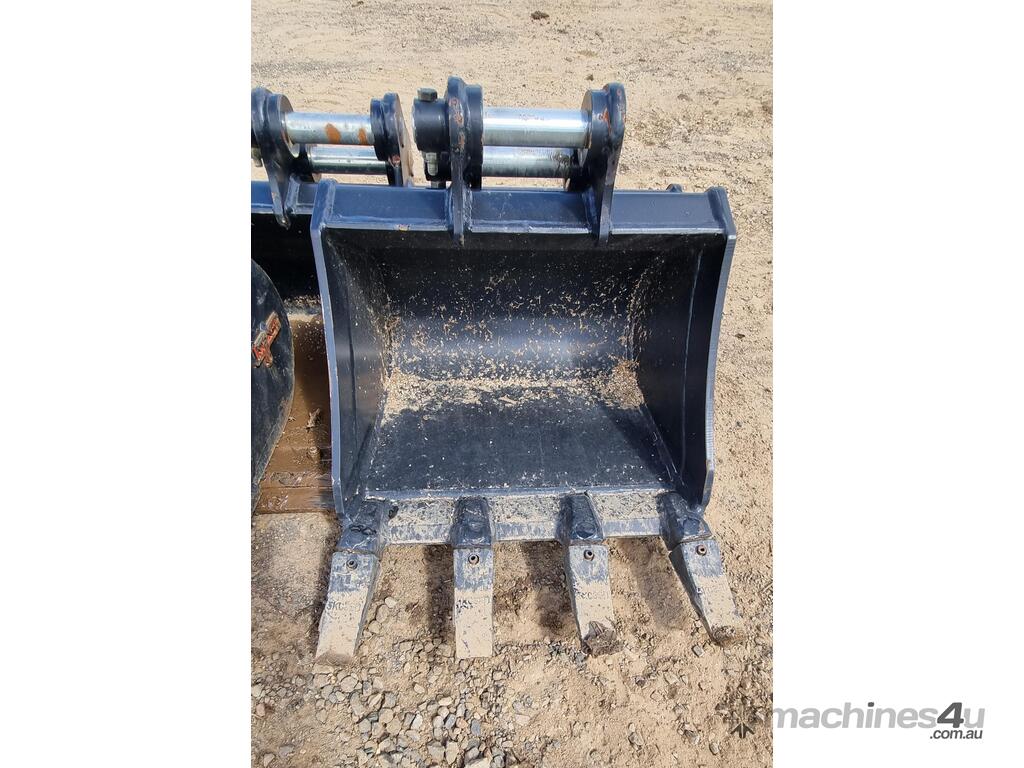 Used challenger 3x Bucket pack for 1 7t Excavator Mud Buckets in ...