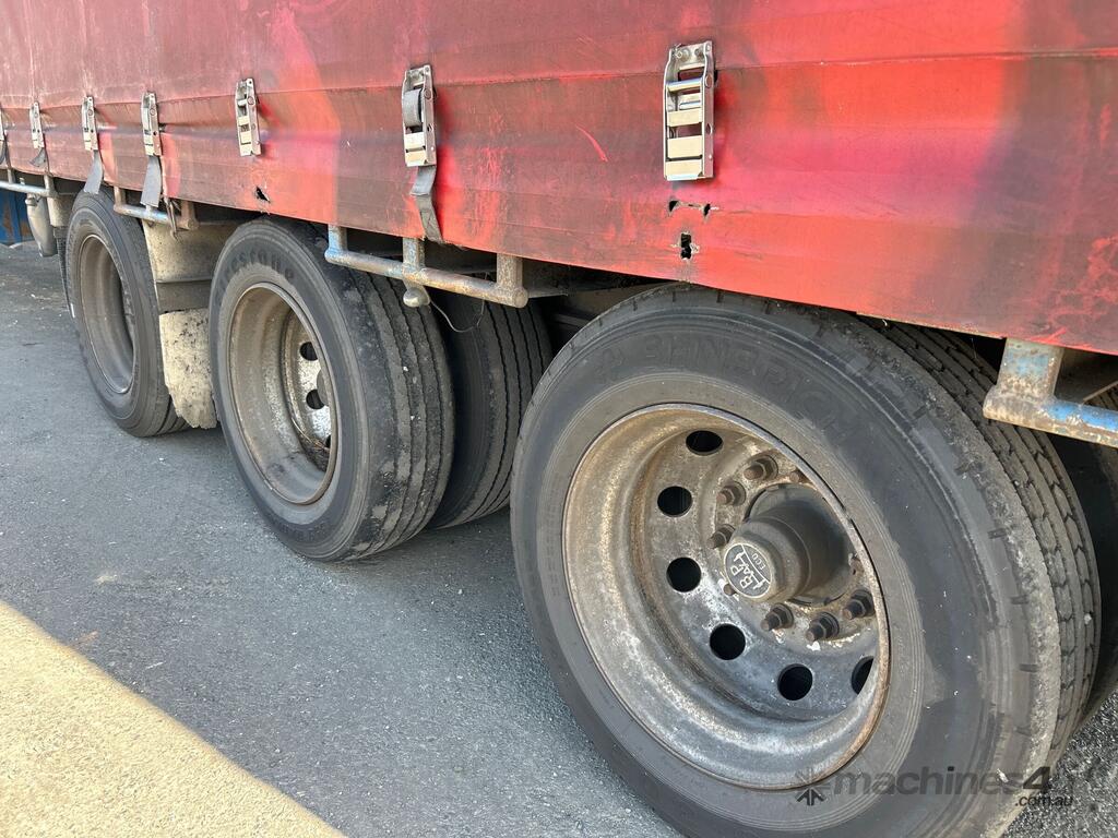 Buy Used 2004 barker HEAVY DUTY TRIAXLE Tipper Trucks (1184659)