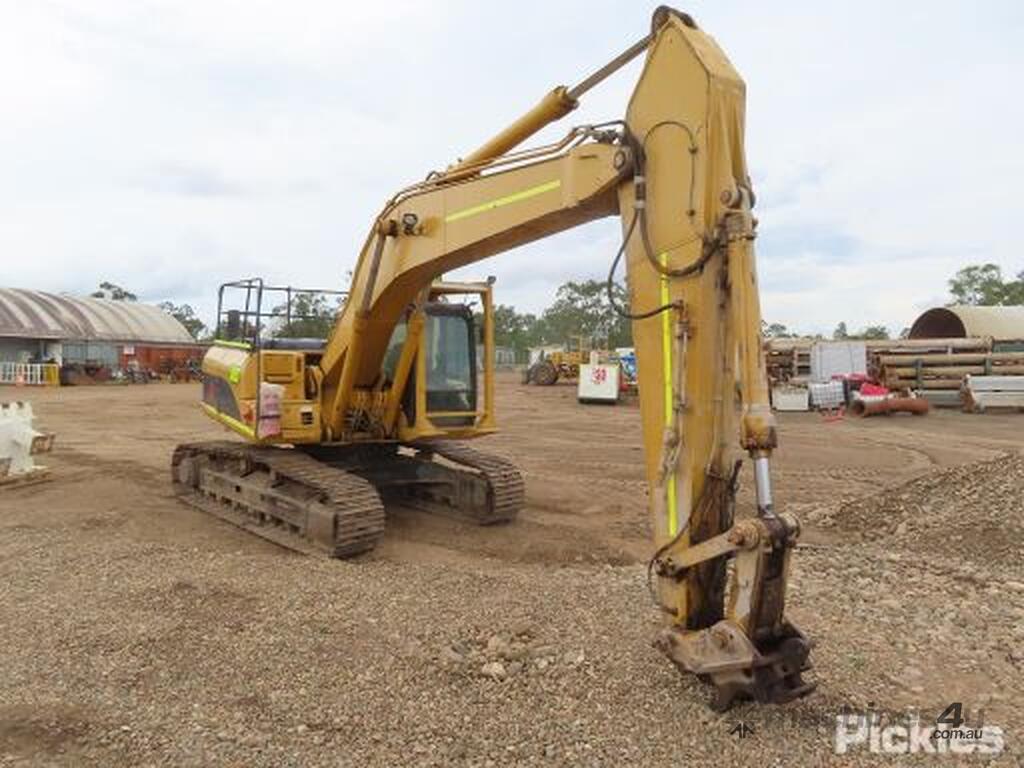 Used Caterpillar 325C Excavator Bucket in , - Listed on Machines4u